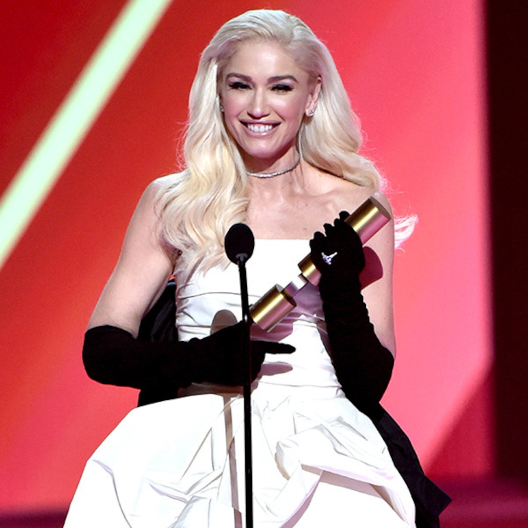 Gwen Stefani Accepts the Fashion Icon Award at People's Choice Awards Gwen Stefani Accepts the Fashion Icon Award at People's Choice Awards